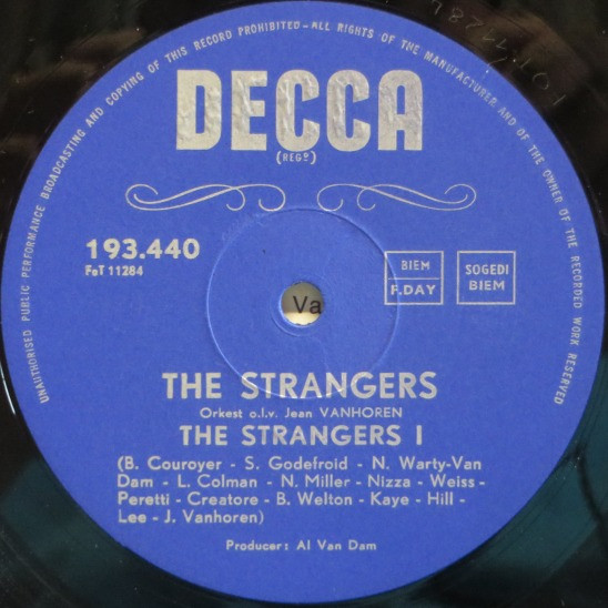 193.440 – De Strangers – … The Strangers ! – (LP, Album) – Sam Le Disquaire